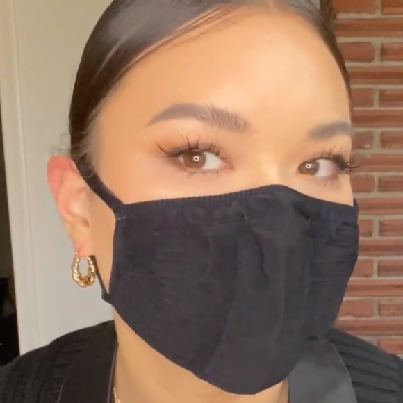 SKIMS | Accessories | Skims Seamless Face Mask Covering Reusable Onyx ...